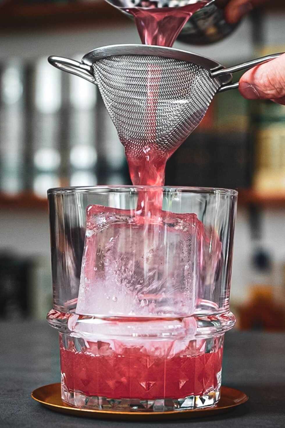 Iced Tea on the Castle – Gin-Cocktail mit Kräuter-Note